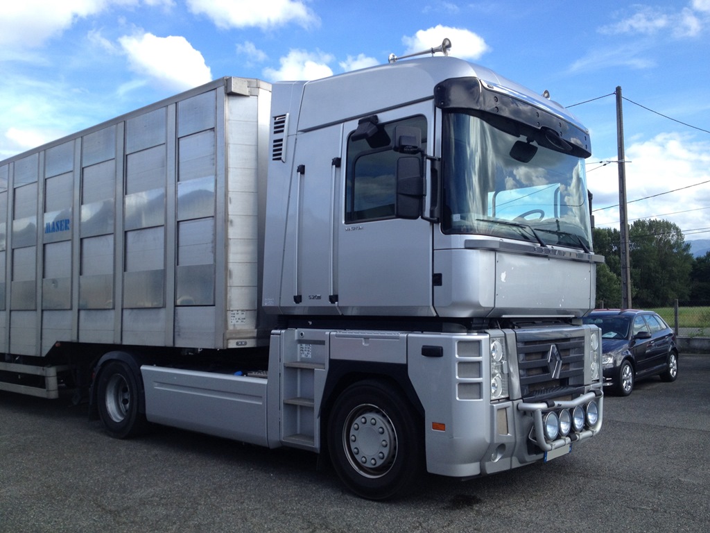 RENAULT - MAGNUM 520 - 2011 - FRANCK CASSÉ