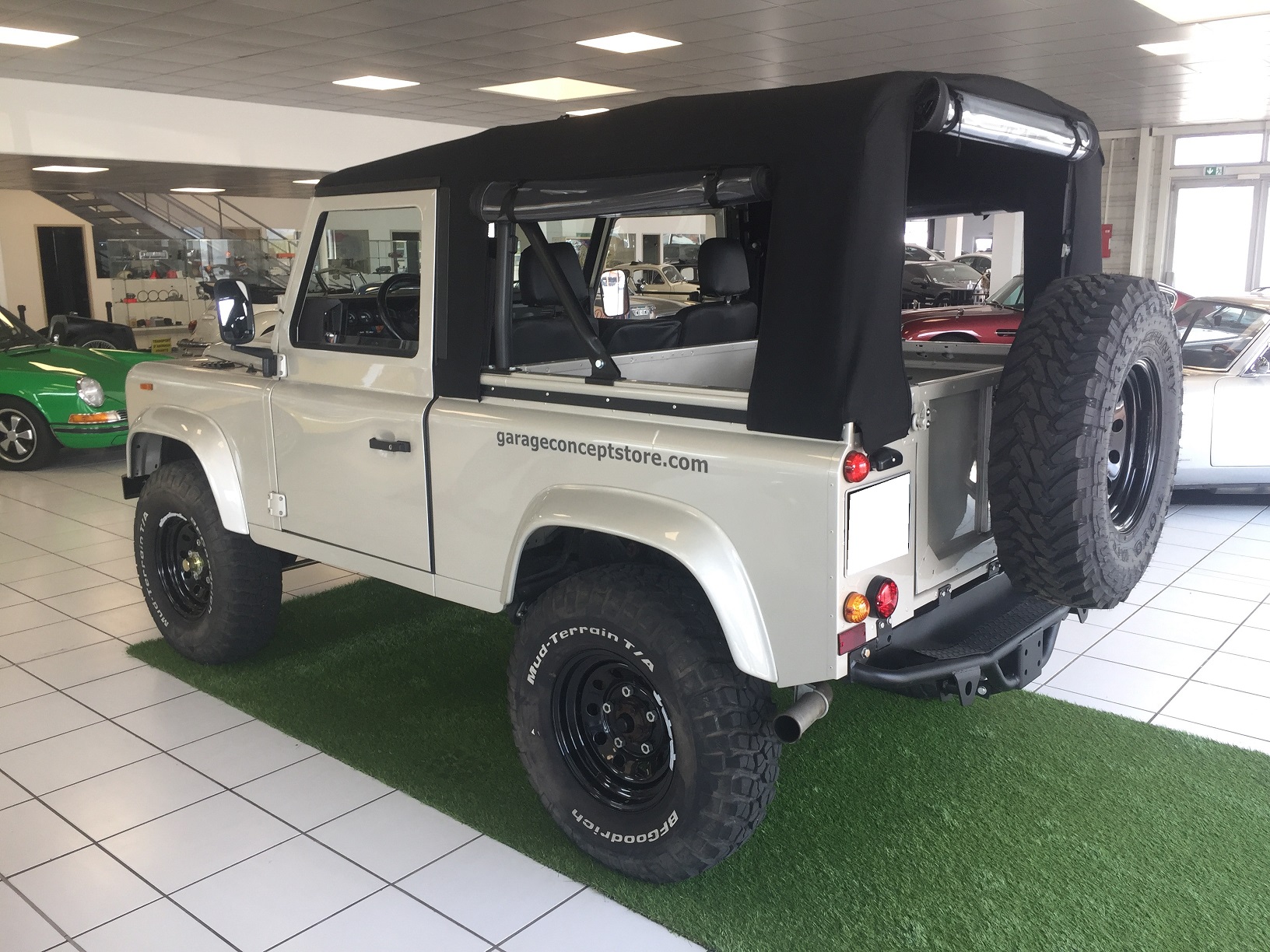 LAND ROVER DEFENDER CABRIOLET V8 -1989 - FRANCK CASSÉ